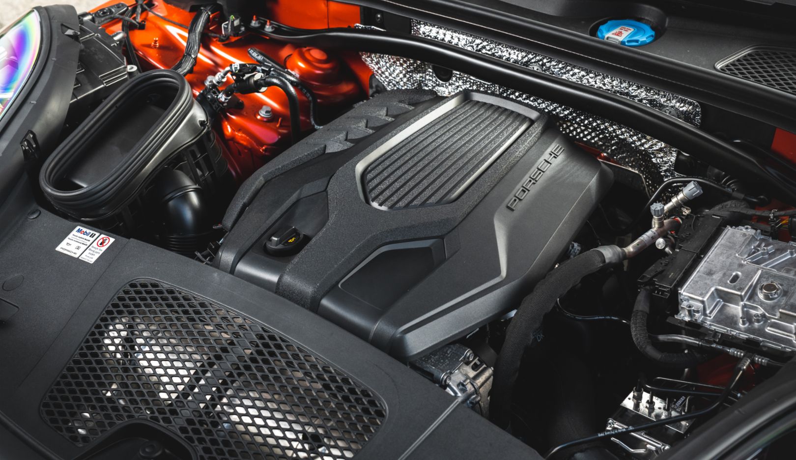 Product Highlights: The Porsche Macan T – Agile and exclusive - Porsche ...
