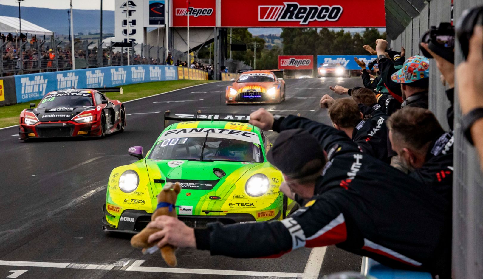 Porsche claims sensational Bathurst victory - Porsche Newsroom AUS