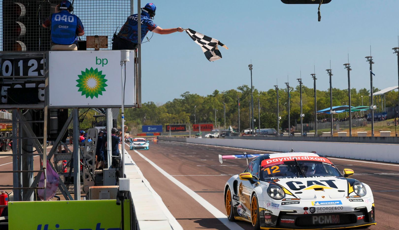 Jones sweeps Darwin in dominant display - Porsche Newsroom AUS