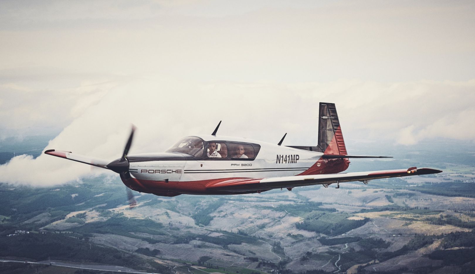 Seltenes Kunstwerk am Himmel: Mooney mit Porsche-Flugmotor - Porsche ...