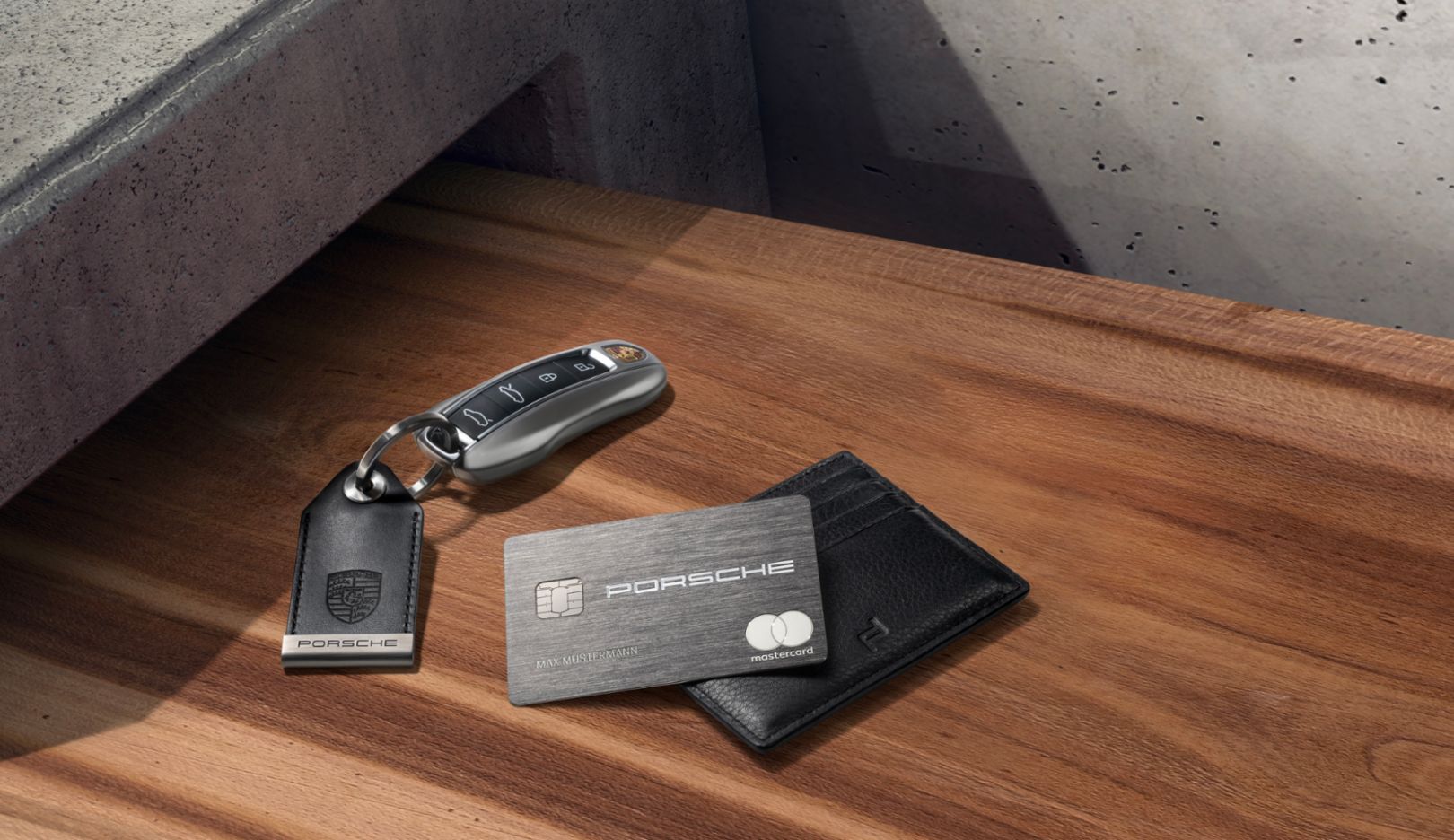 Porsche presenta in Svizzera la nuova carta di credito in acciaio inox ...