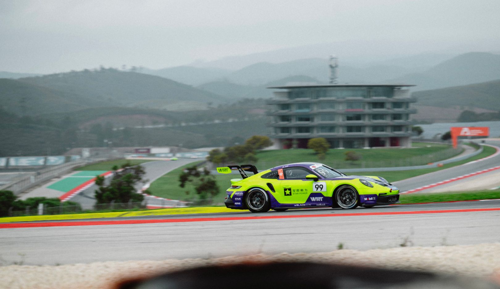 Doppelsiege für Dylan Yip und Förderpilot Elia Pappacena - Porsche ...