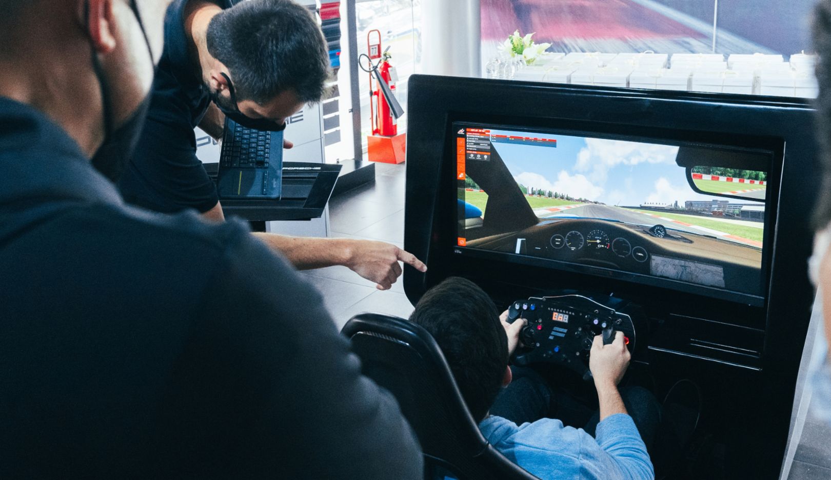 El nuevo Porsche 911 GT3 con paquete Touring es presentado en Perú ...