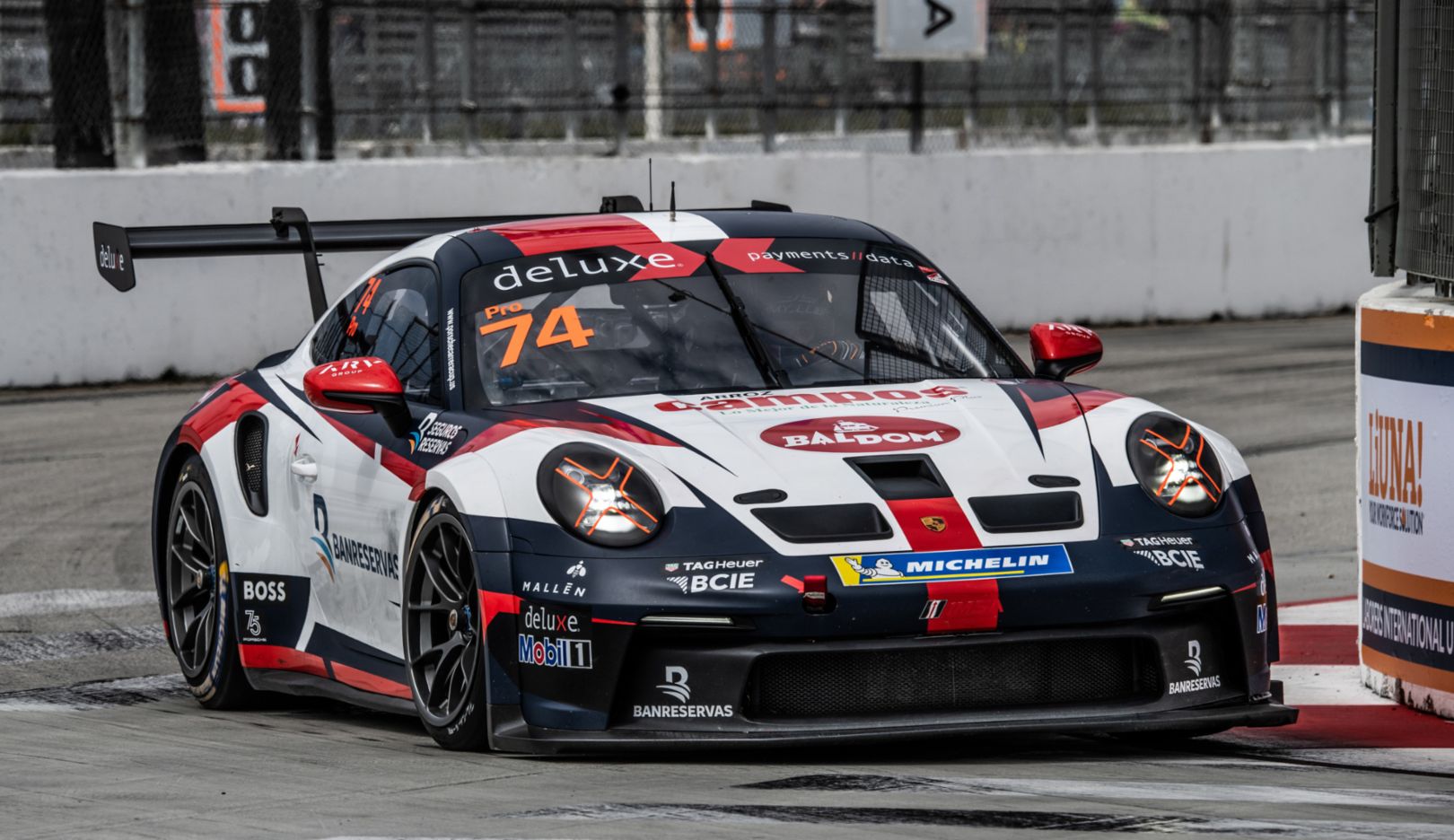 Dos podios para Efrín Castro en Long Beach - Porsche Newsroom LAT-AM