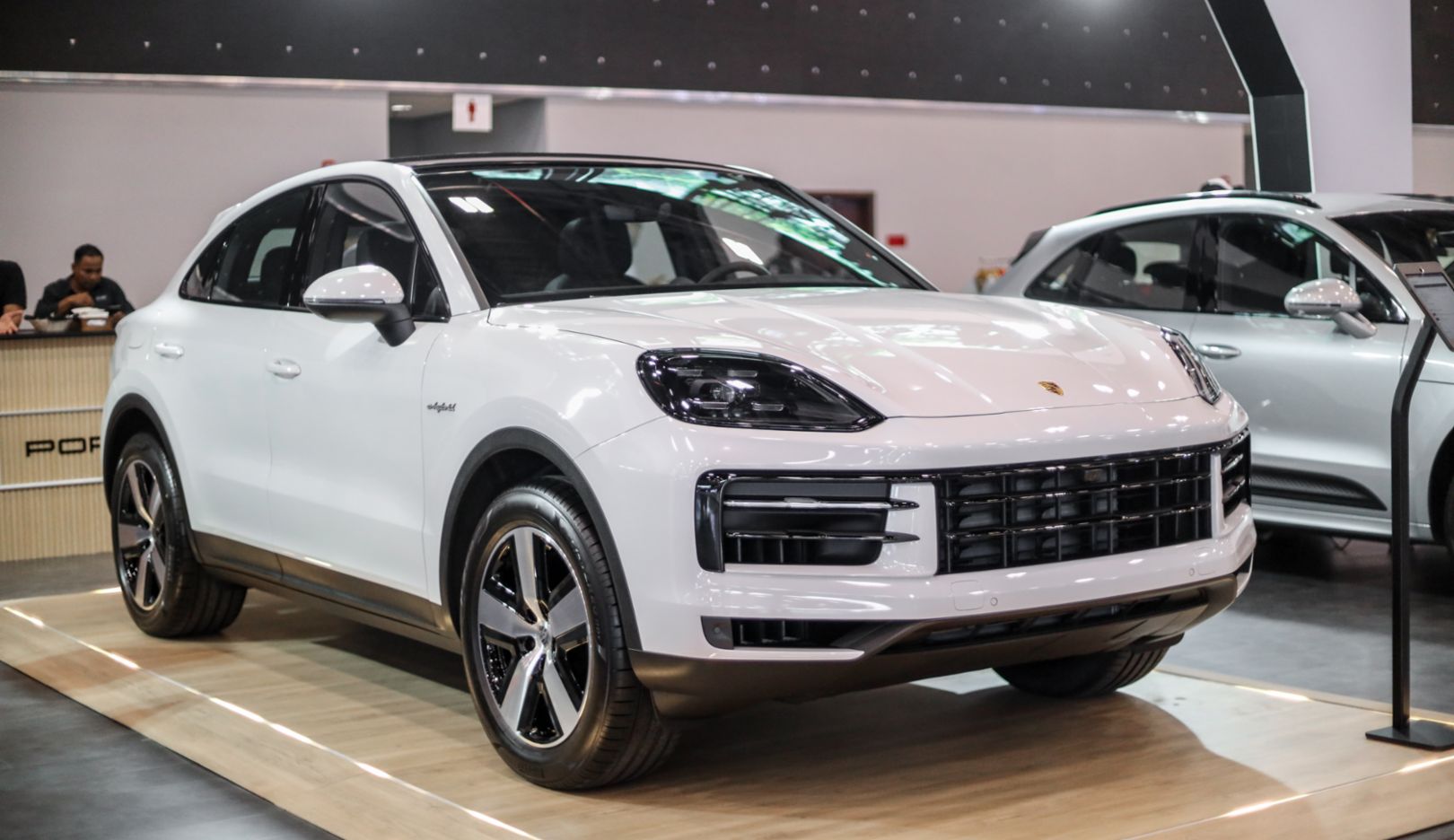 El Cayenne E-Hybrid se luce en el Panama Motor Show - Porsche Newsroom ...
