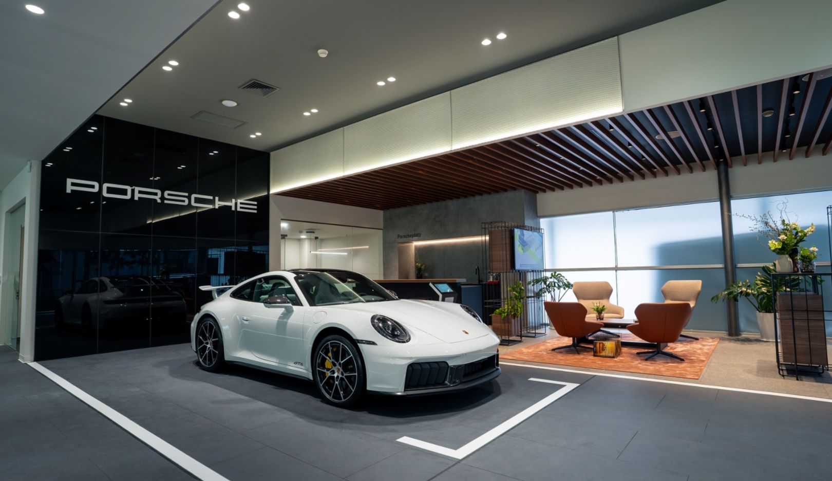 Porsche Center Lima inaugura su renovado showroom bajo el concepto ...