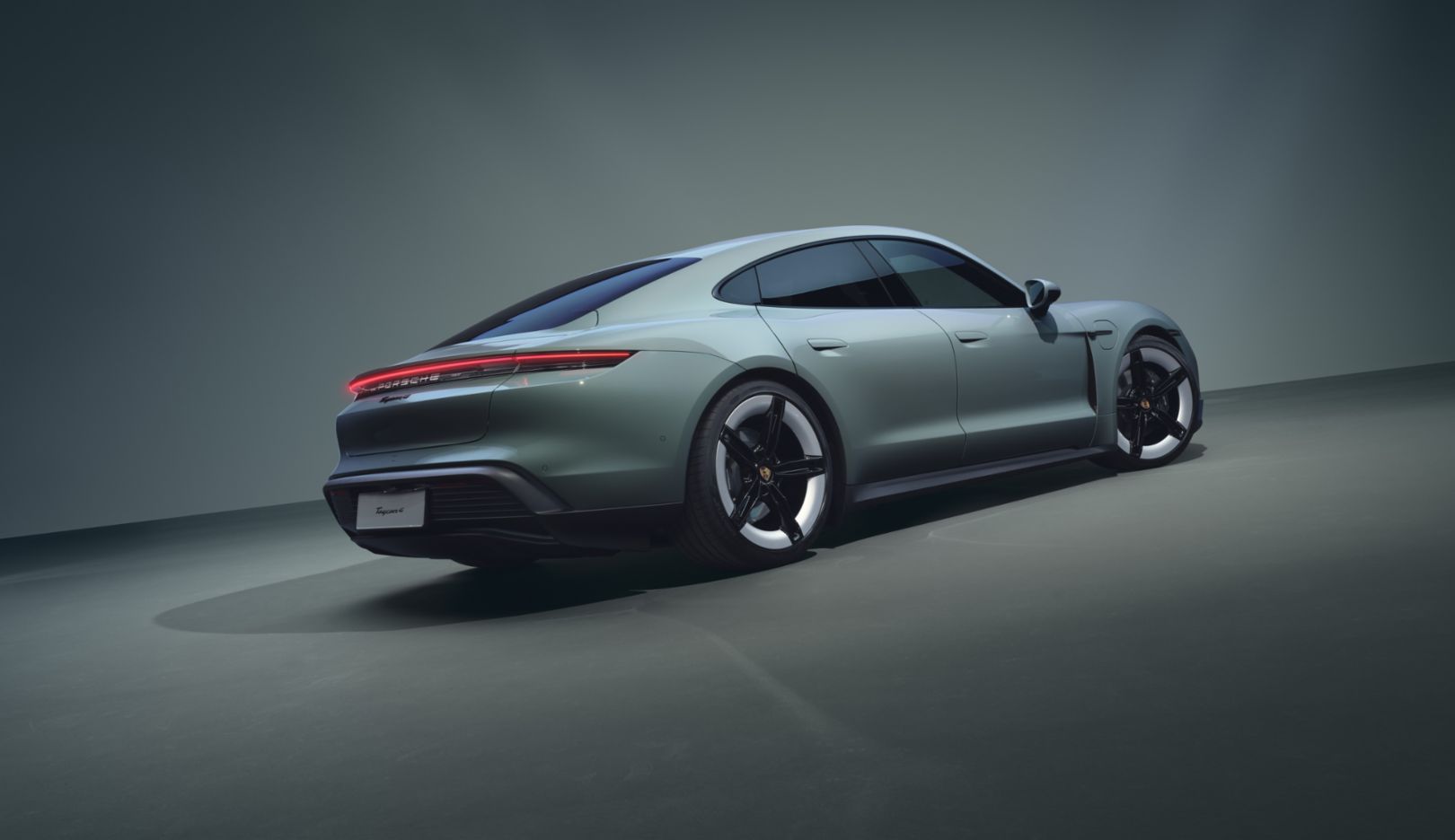 Porsche completa la seconda generazione della Taycan con tre nuovi ...