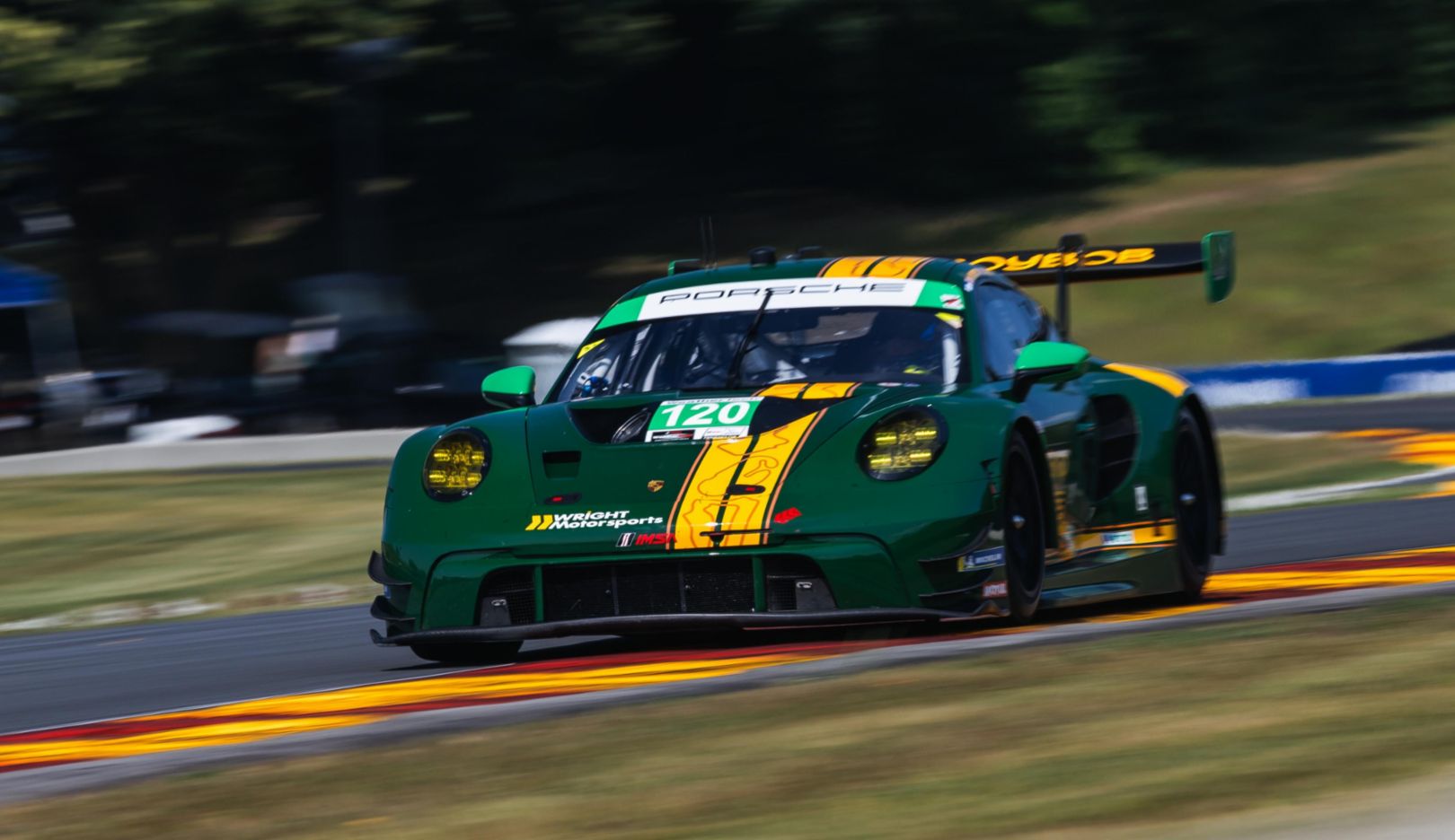 Echipele de client Porsche sărbătoresc un sezon excepțional cu 911 GT3 R - Porsche Newsroom