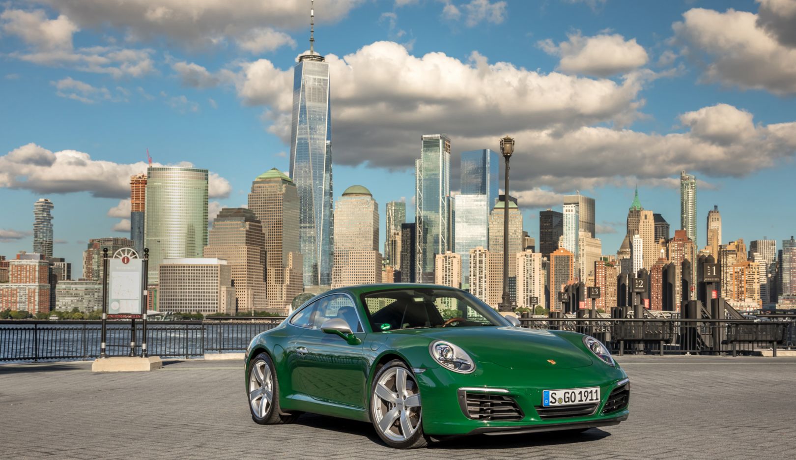 Last Porsche 911 of the 991 generation comes off the production line ...