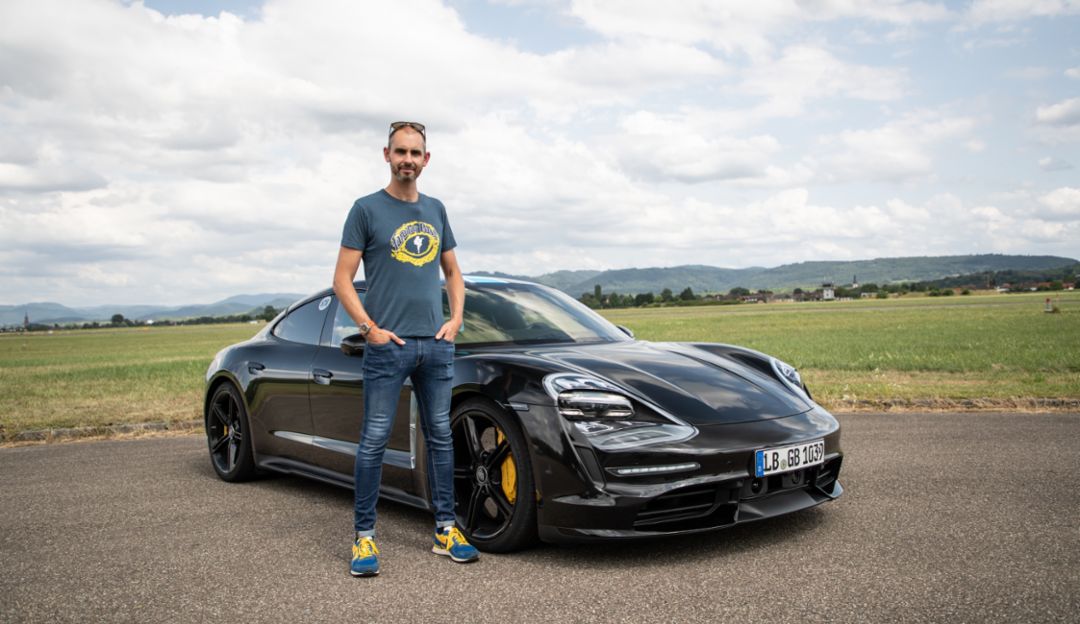 26 times from 0–200 km/h and back: the new Porsche Taycan demonstrates ...