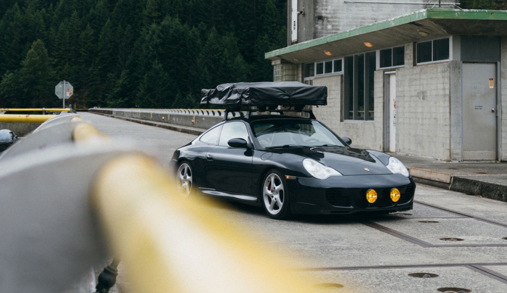 Raising the roof: 911 with roof tent - Porsche Newsroom