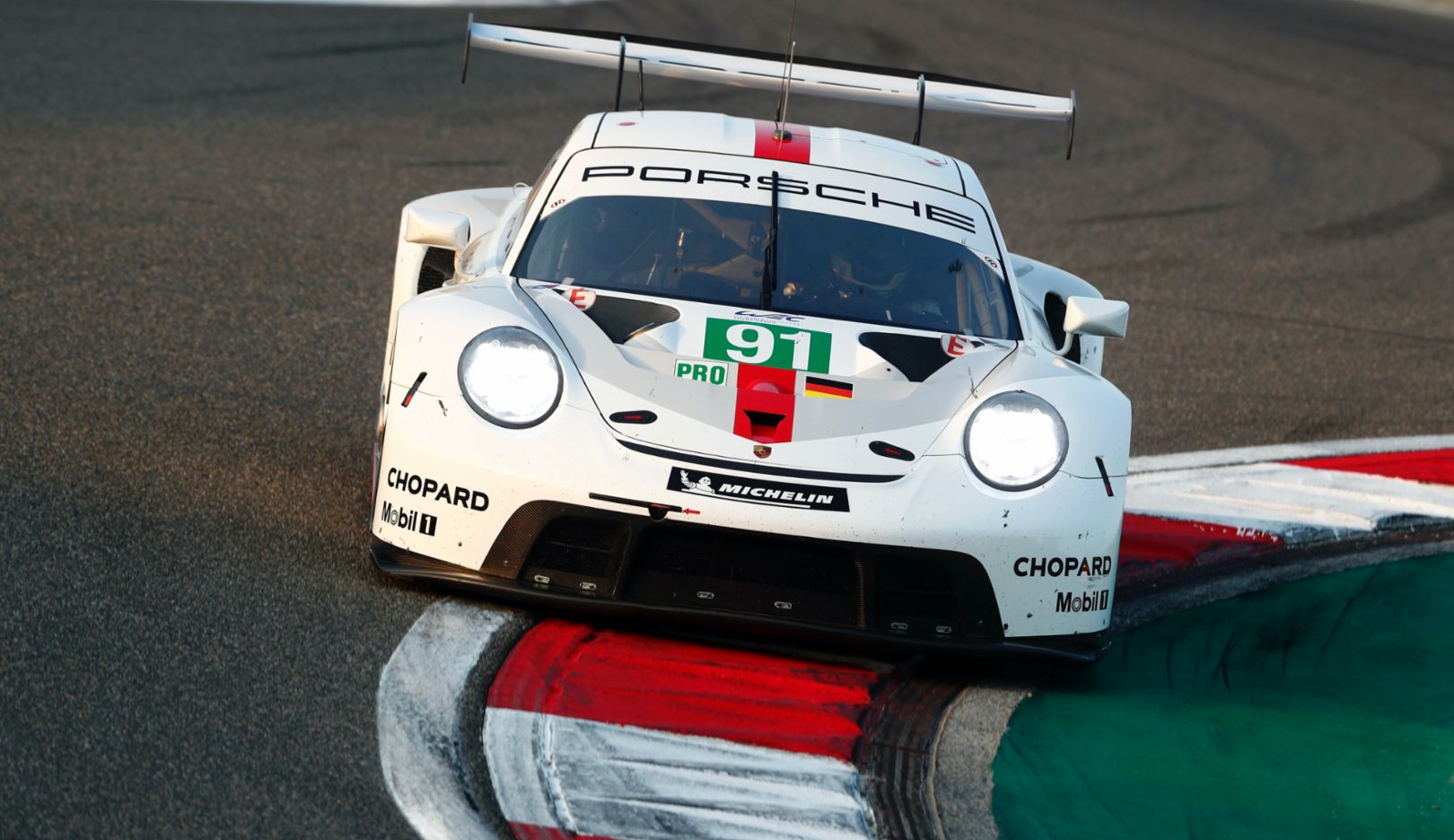 WEC: One-two for Porsche at the WEC season finale with the 911 RSR ...