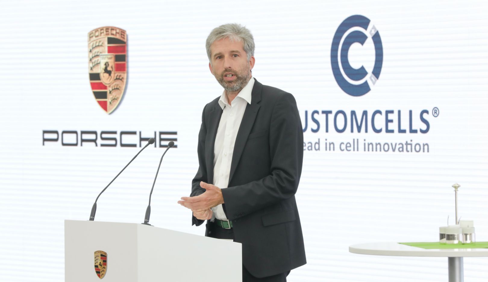 Porsche investiert in Fabrik für Hochleistungs-Batteriezellen - Porsche ...