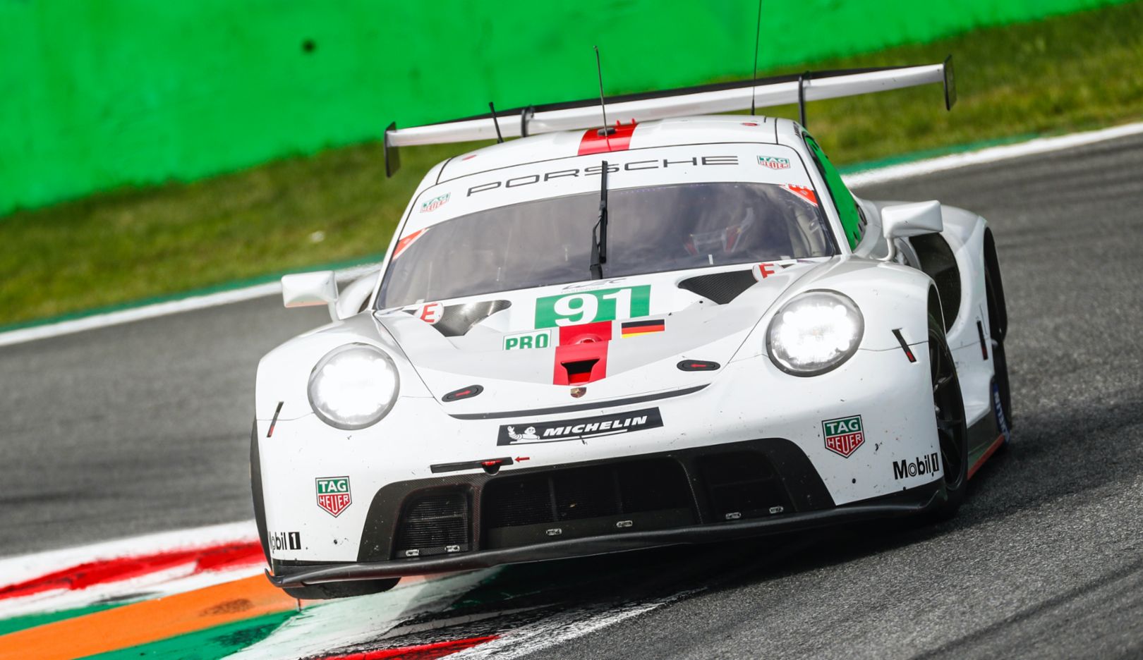 Six Porsche 911 RSR qualify for the Hyperpole at Le Mans - Porsche ...