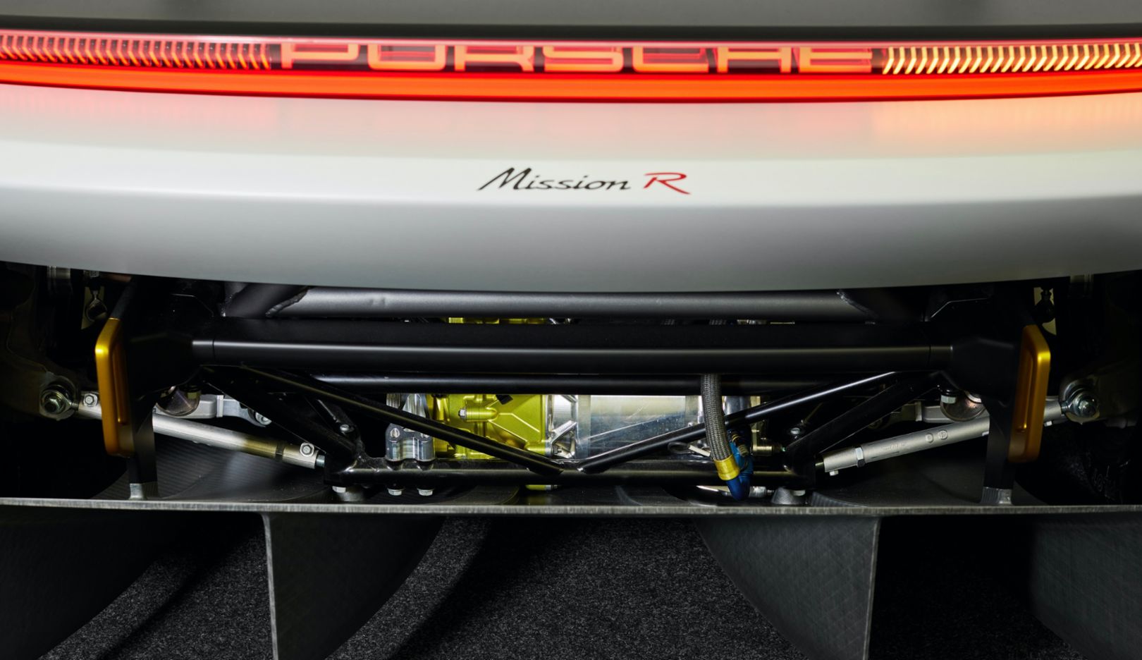 Mission R: Innovative e-motors, high-end battery and 900 volts ...