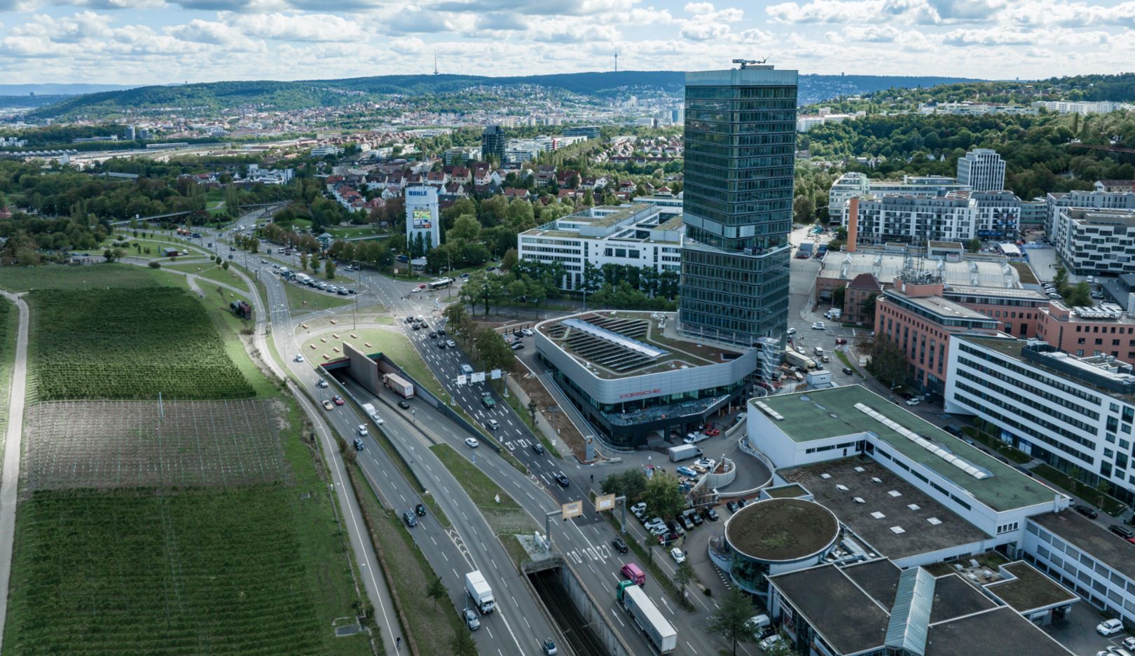 Porsche Zentrum Stuttgart am Pragsattel feierlich eröffnet - Porsche ...