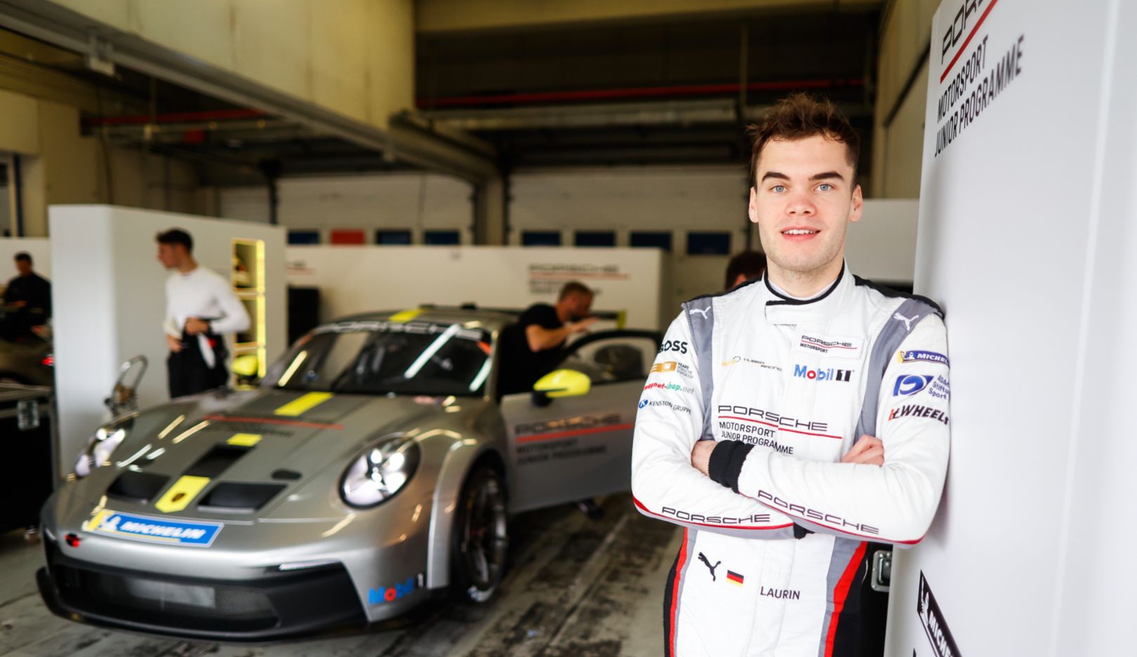 Zwölf Nachwuchs-Rennfahrer wollen der neue Porsche-Junior werden ...