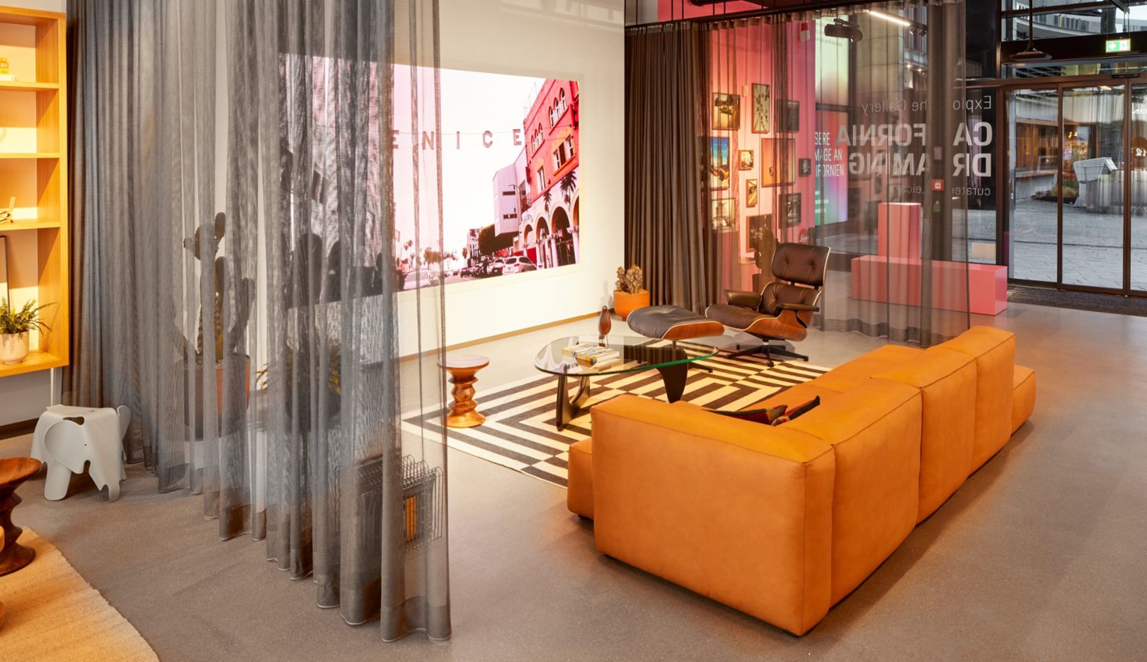 „California Dreaming“ im Porsche Brand Store in Stuttgart - Porsche ...