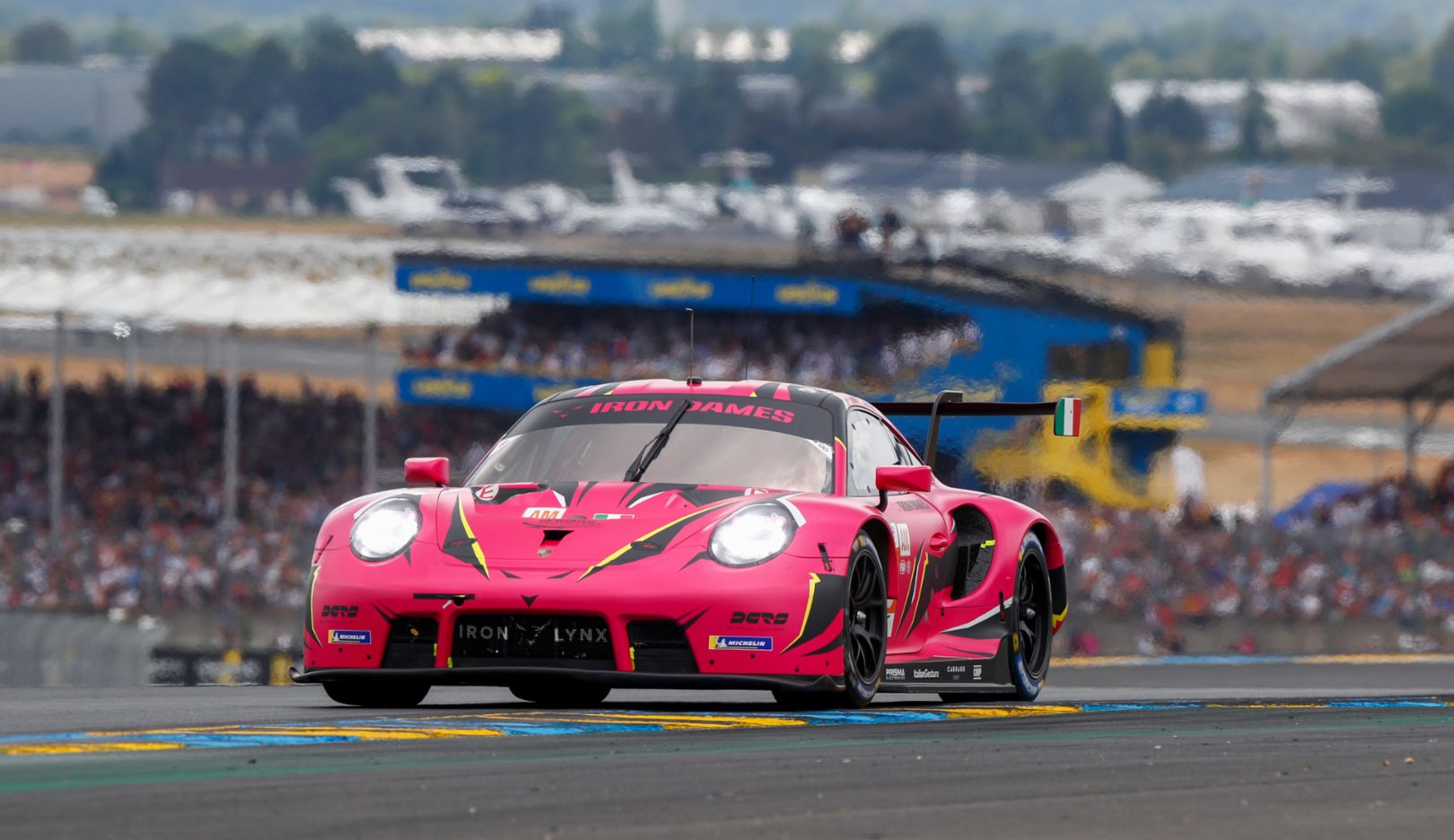 9:11 Magazine: Iron Dames - Pioneers of motorsports - Porsche Newsroom