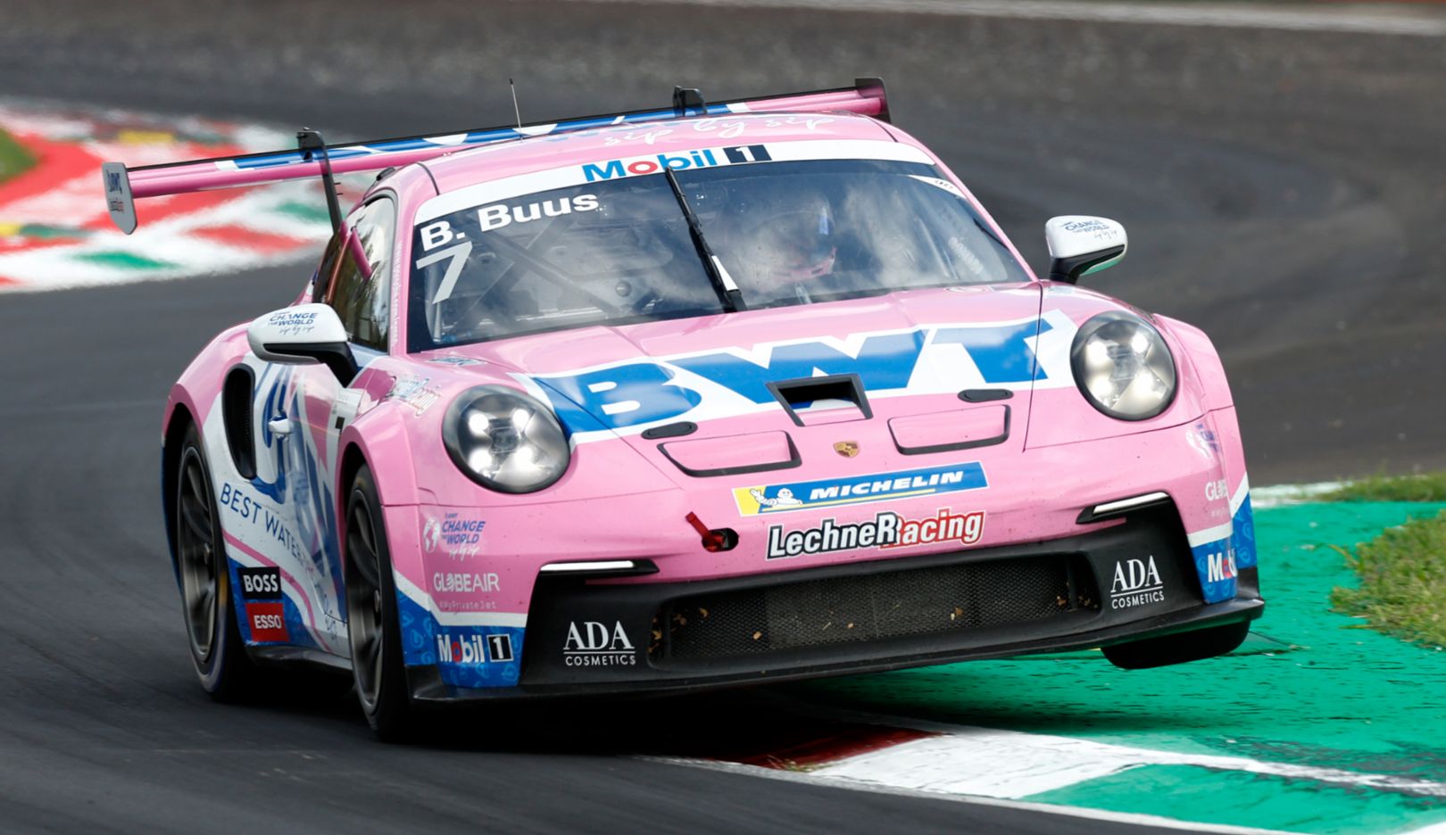5,000th Cup 911 features in the Porsche Supercup as the VIP car ...