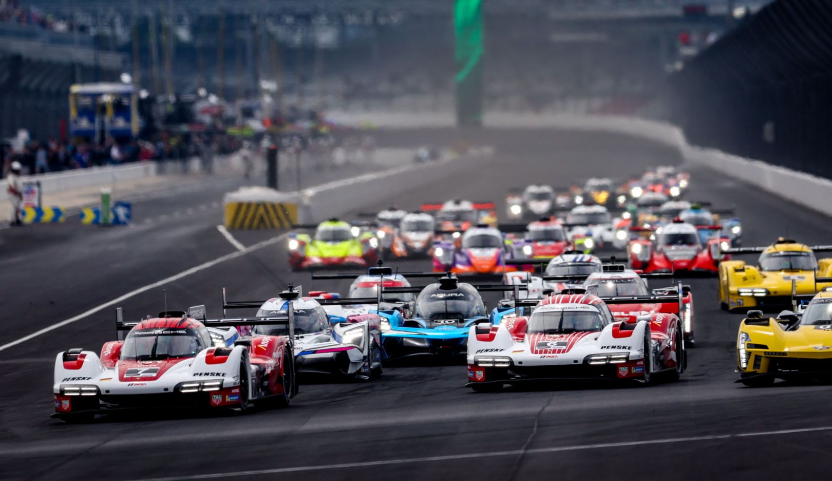 Porsche Penske Motorsport feiert hart erkämpften Doppelsieg in ...