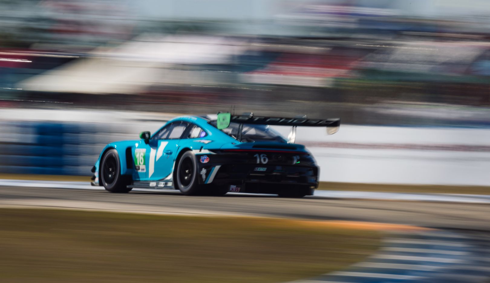 Porsche wins the top GT class in Sebring, drama for the LMDh Porsche ...