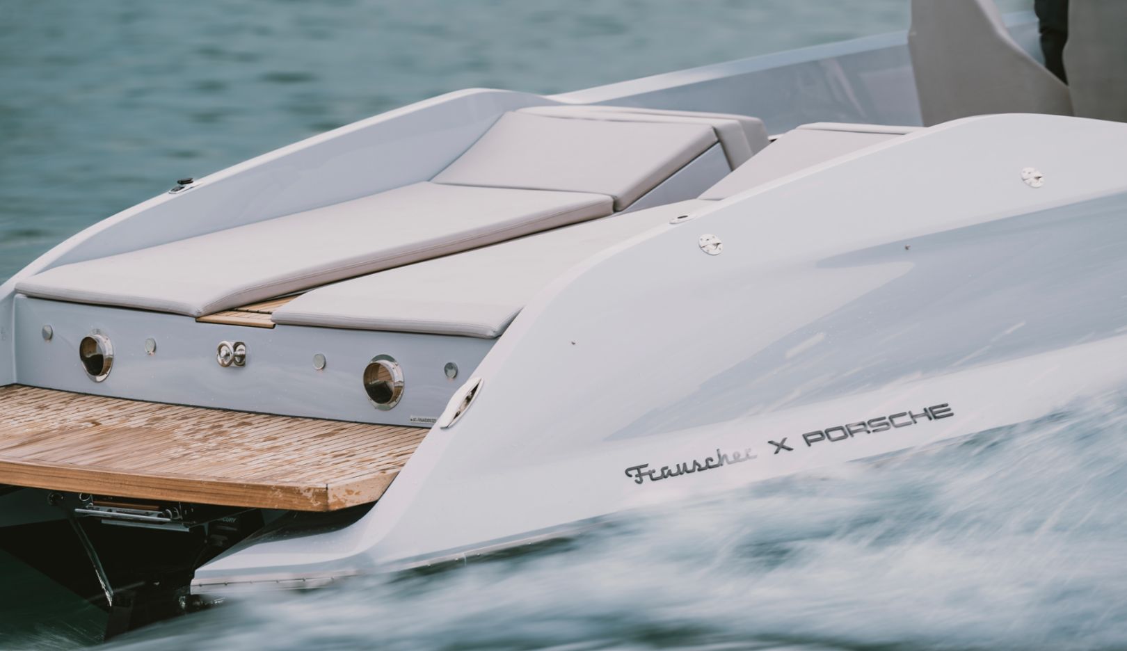 První Frauscher x Porsche eFantom připraven k plavbě - Porsche Newsroom