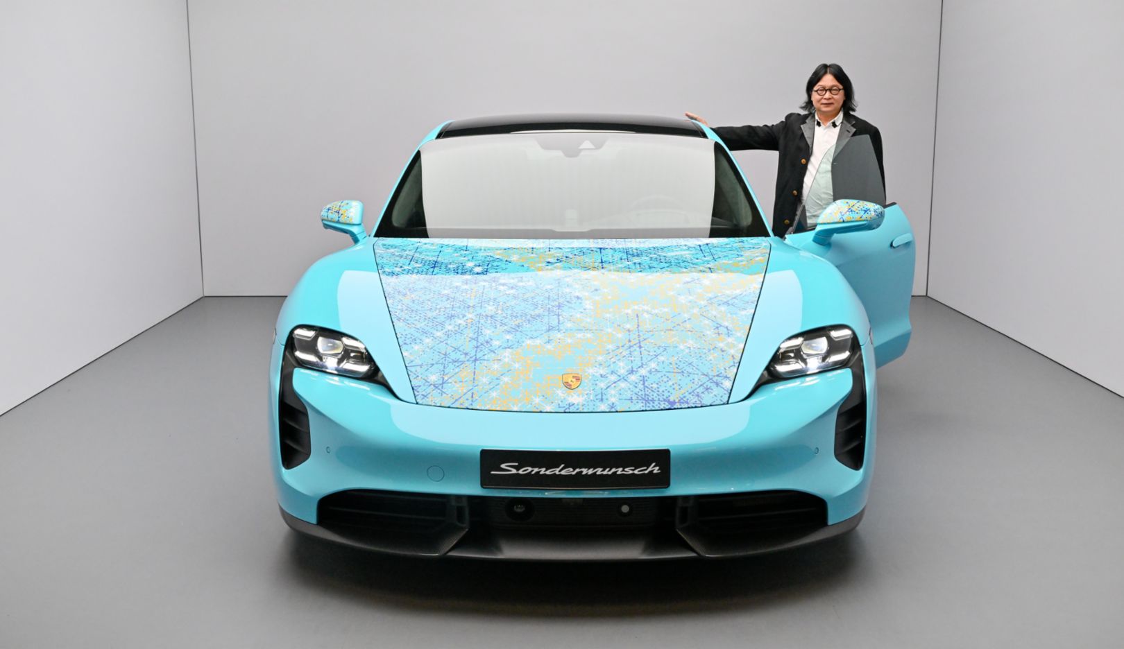 Artist Ding Yi individualises Taycan Turbo S with his own artwork ...