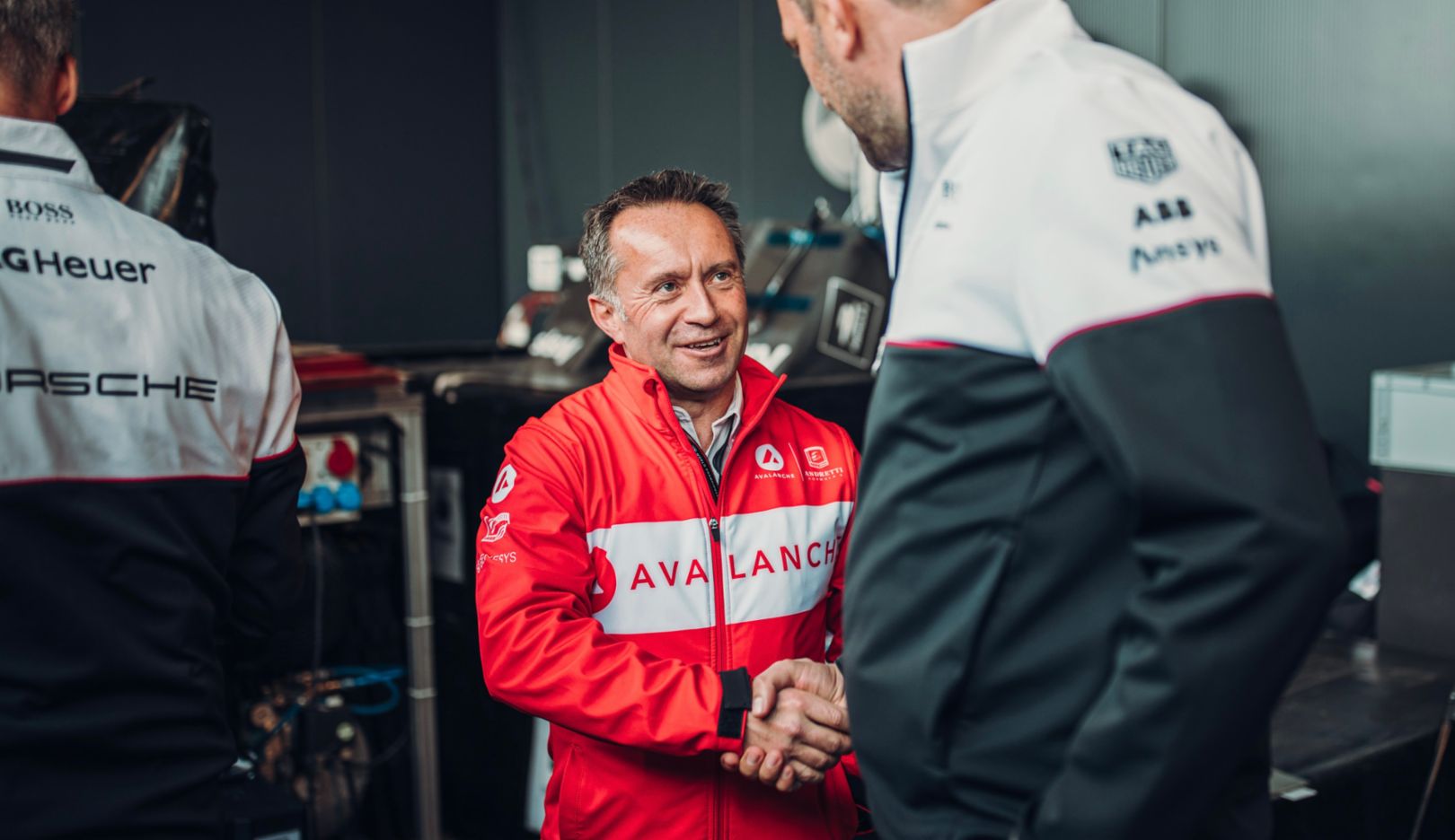 Porsche teams cultivate partnership with friendly - Porsche Newsroom