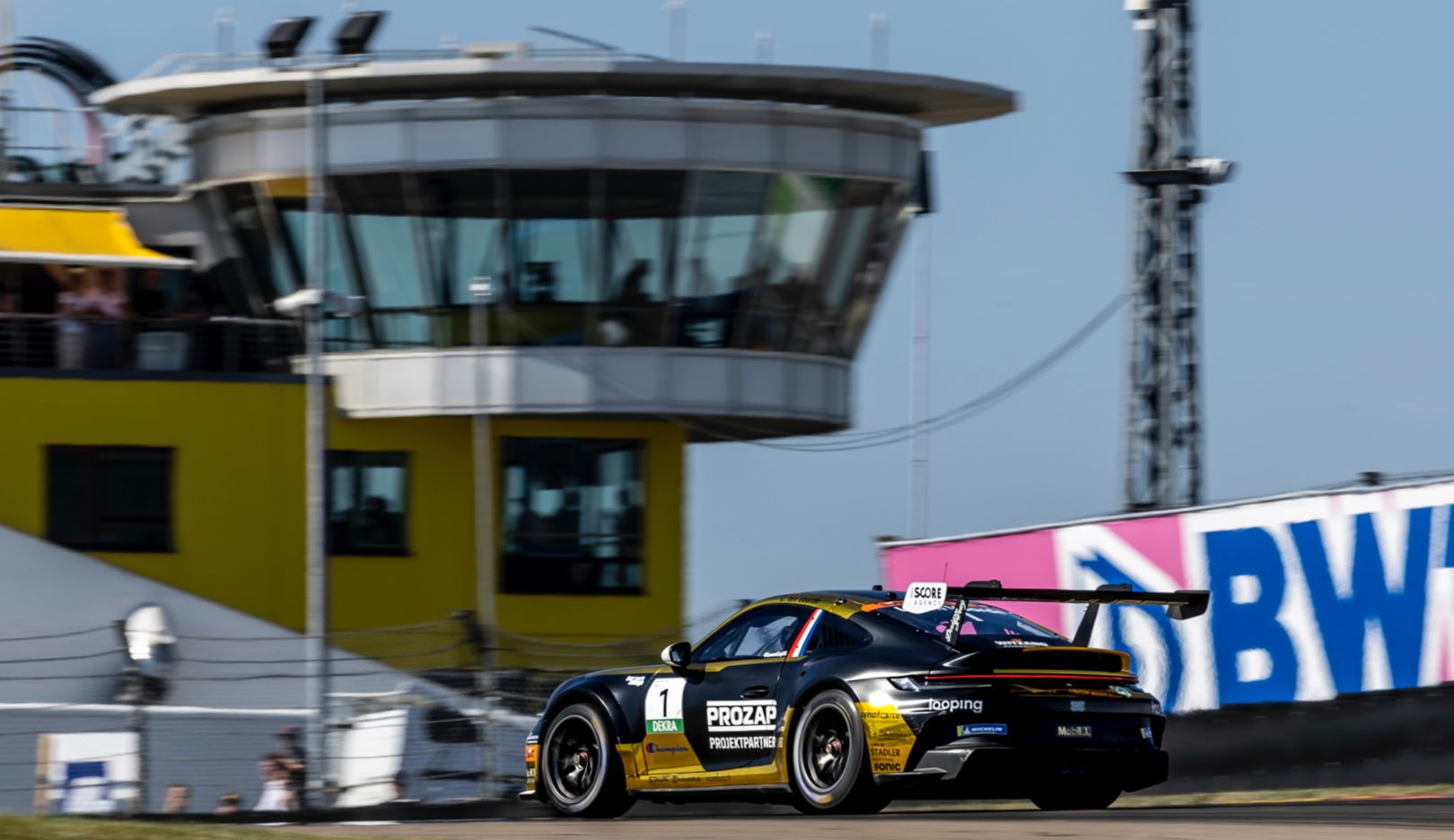 Janne Stiak ist jüngster Sieger in der Historie des deutschen Carrera ...