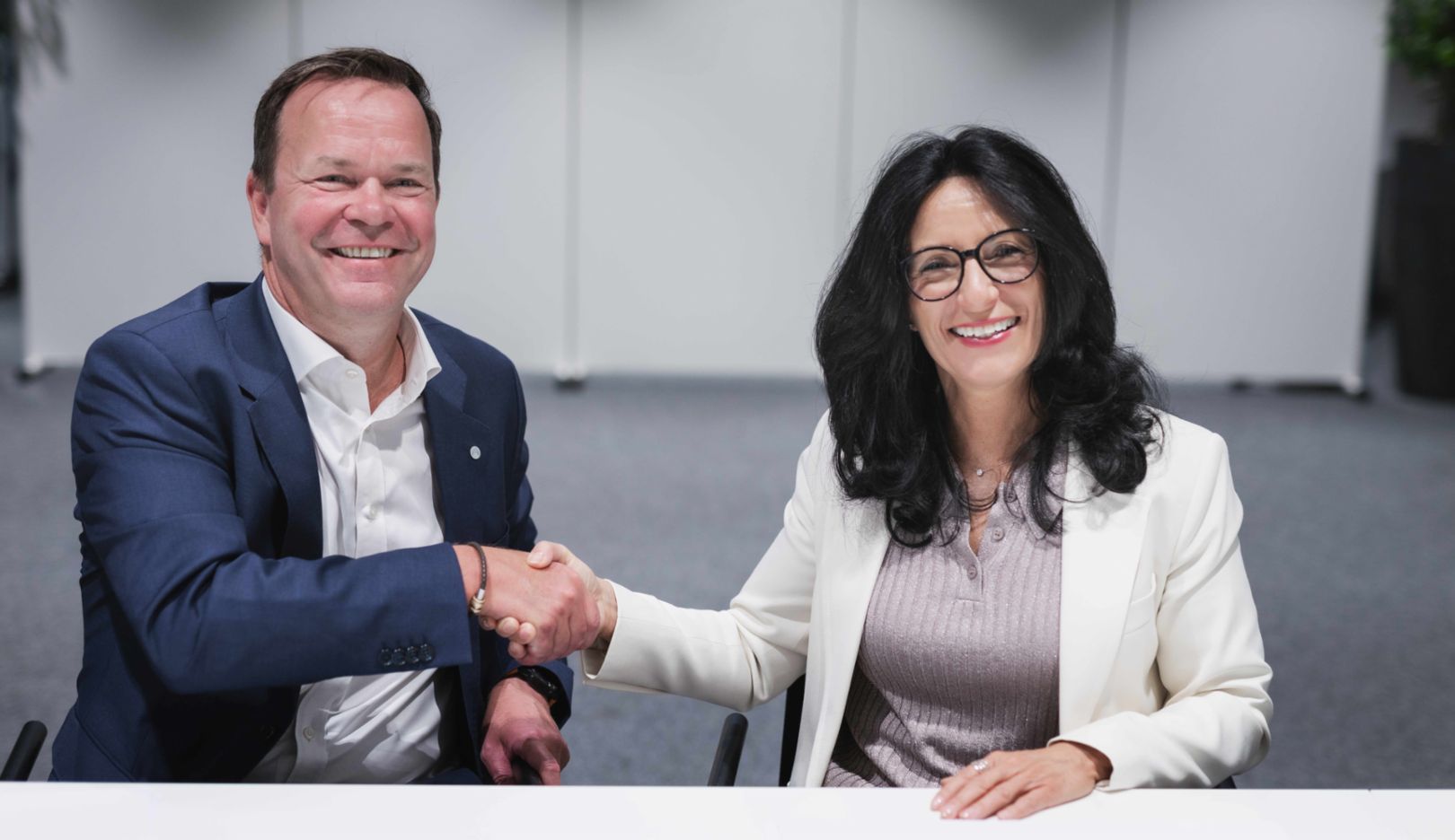 Together with Hydro, Porsche is planning the widespread use of ...