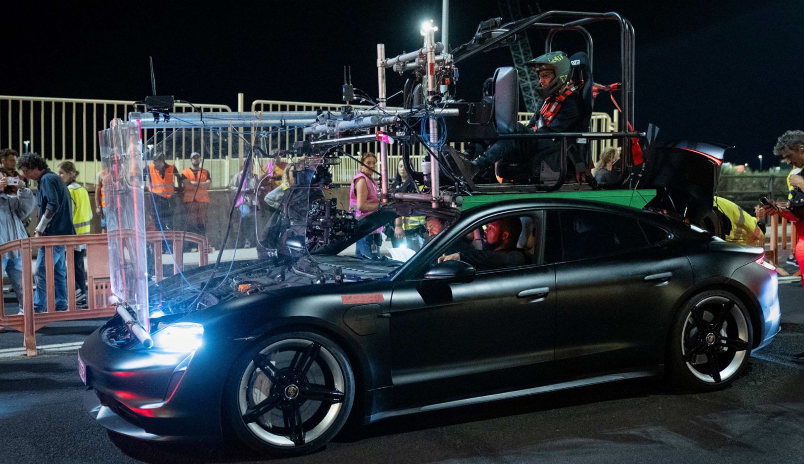 The Porsche Taycan Turbo – the silent star in ”Den of Thieves 2 ...