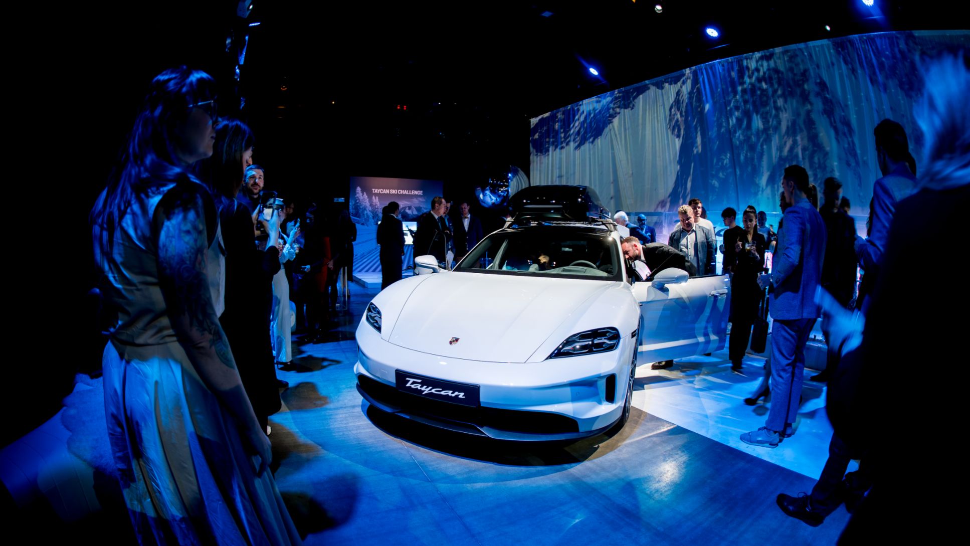 Nové Porsche Taycan se představilo v Praze - Porsche Newsroom