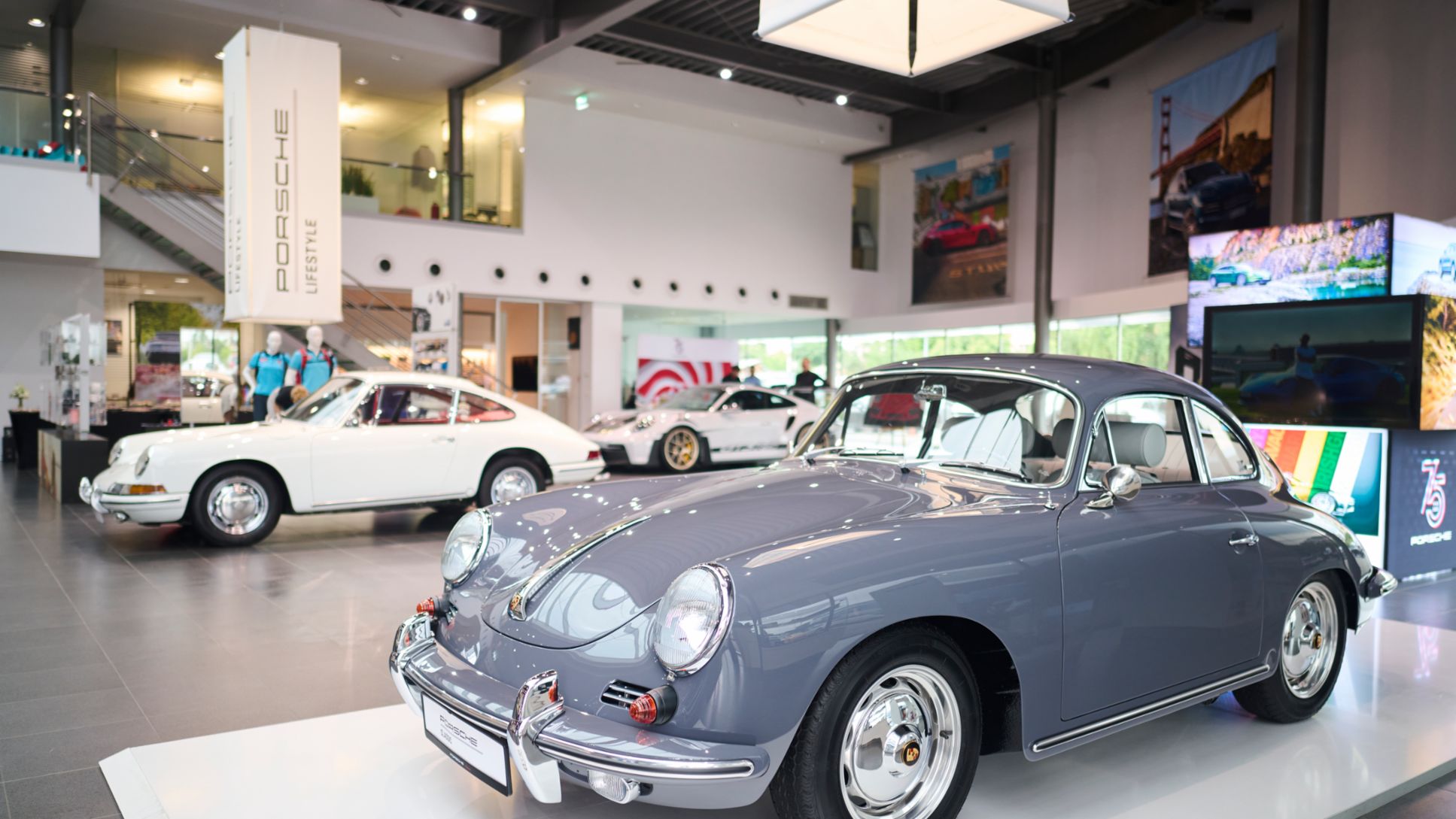 Eveniment dedicat iubitorilor modelelor clasice, la Centrul Porsche ...