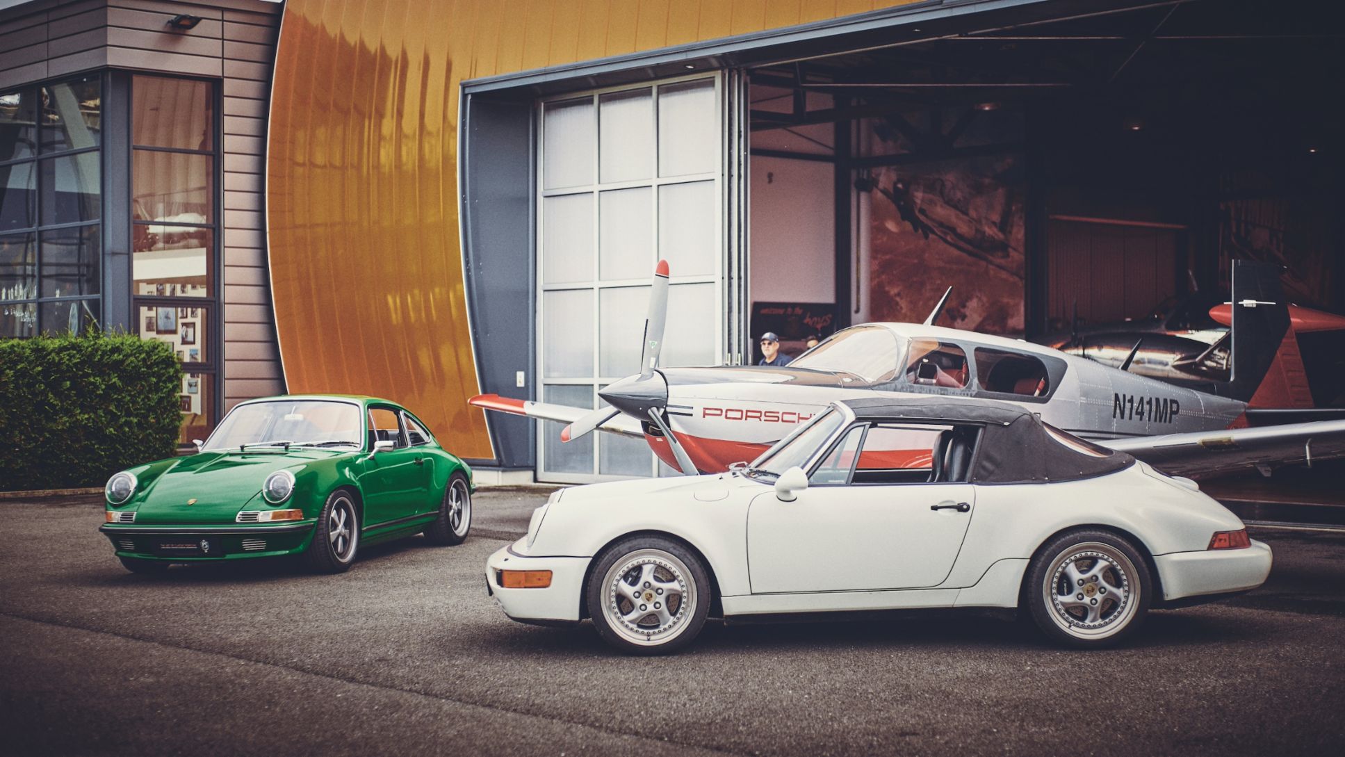 Rare work of art in the firmament: Mooney with a Porsche aircraft ...