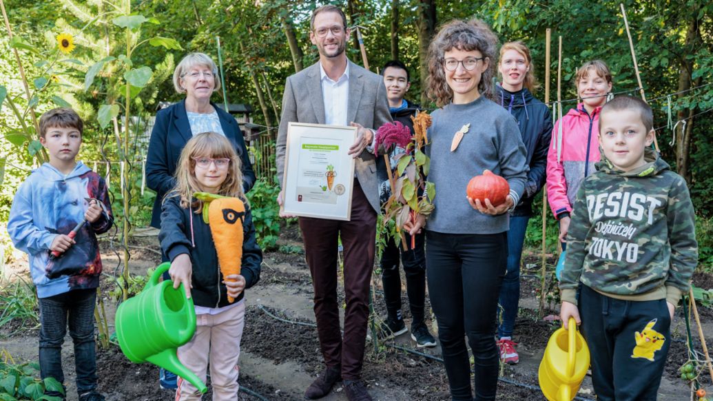 Ab auf den Schulacker: Porsche unterstützt nachhaltiges ...