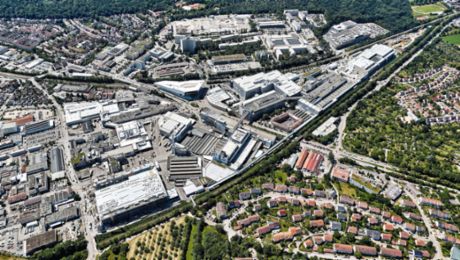 Porsche builds the world’s first photovoltaic pylon - Porsche Newsroom
