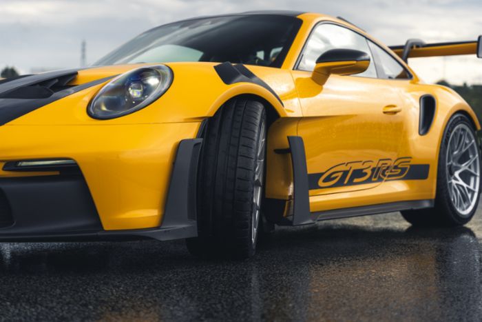 Noua anvelopă pentru carosabil umed de la Porsche și Michelin ...