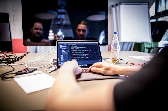 From software design patterns to technology transfer patterns - Porsche ...