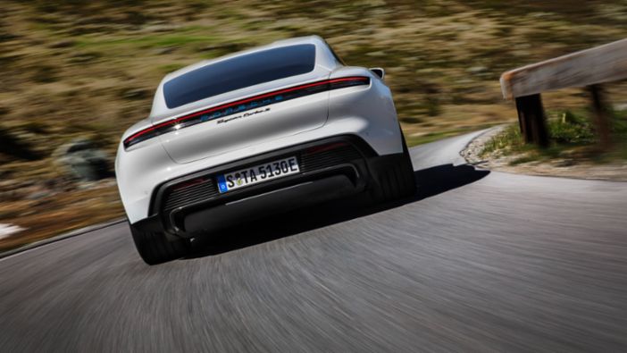 The chassis: Committed to driving dynamics - Porsche Newsroom