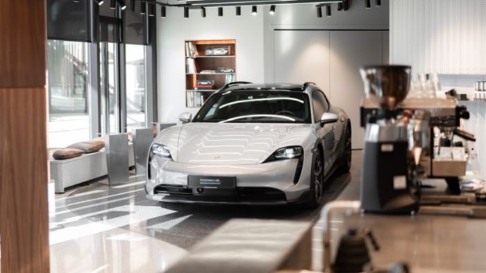 Porsche drives worldwide rollout of urban retail formats - Porsche Newsroom