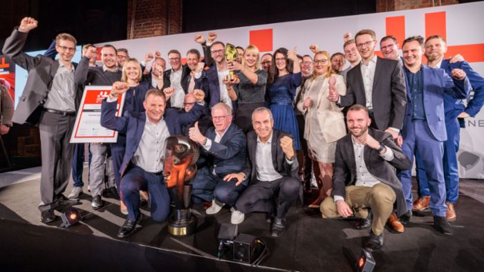Porsche plant in Leipzig receives ‘Factory of the Year’ award - Porsche ...