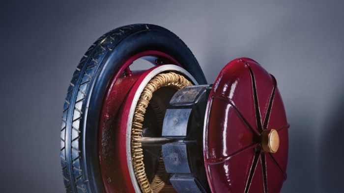 Ahead of his time: Electric wheel-hub motor from 1900 - Porsche Newsroom