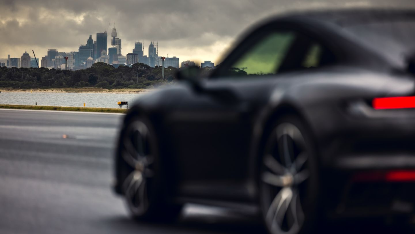 Porsche 911 Turbo S: ‘Launch Control’ at Sydney Airport - Porsche Newsroom