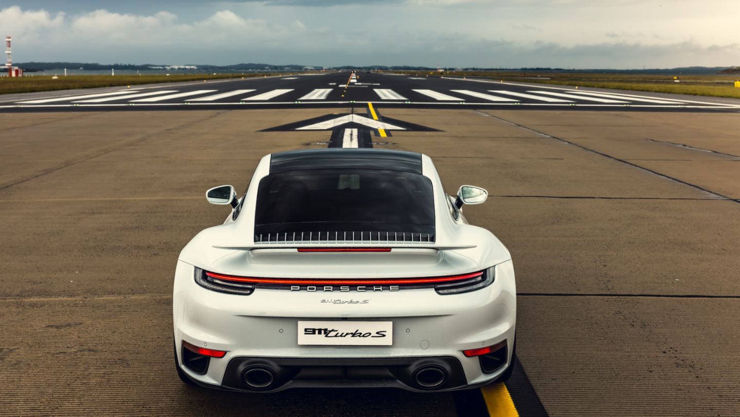 Porsche holds spectacular ‘Launch Control’ event at Sydney Airport ...