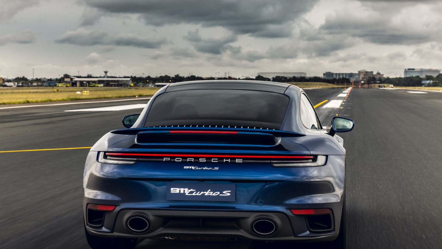 Porsche holds spectacular ‘Launch Control’ event at Sydney Airport ...