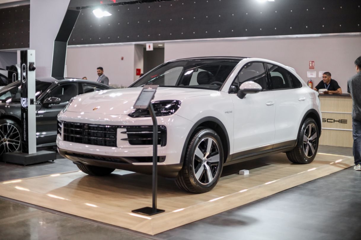 El Cayenne E-Hybrid se luce en el Panama Motor Show - Porsche Newsroom ...