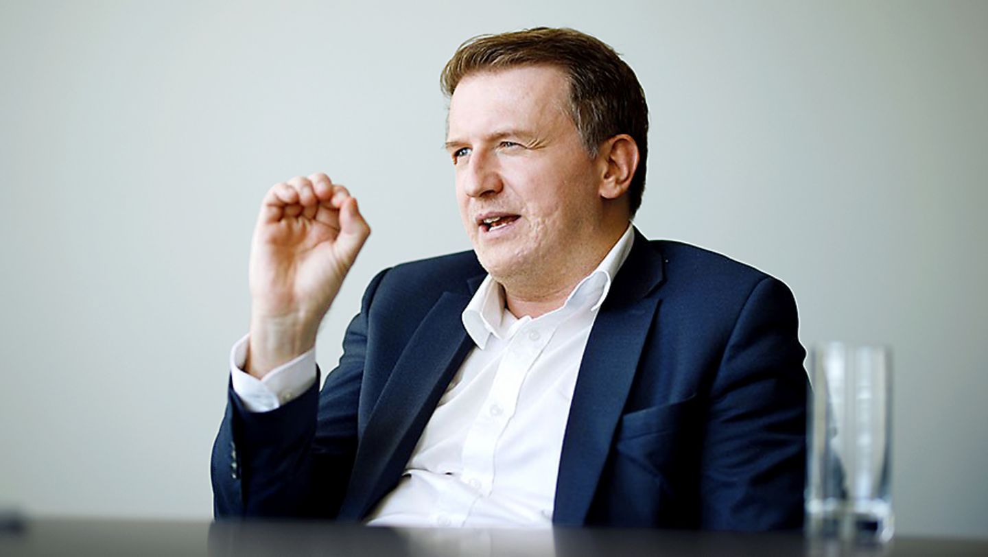 Karaoke Electrifies China’s Drivers - Porsche Newsroom