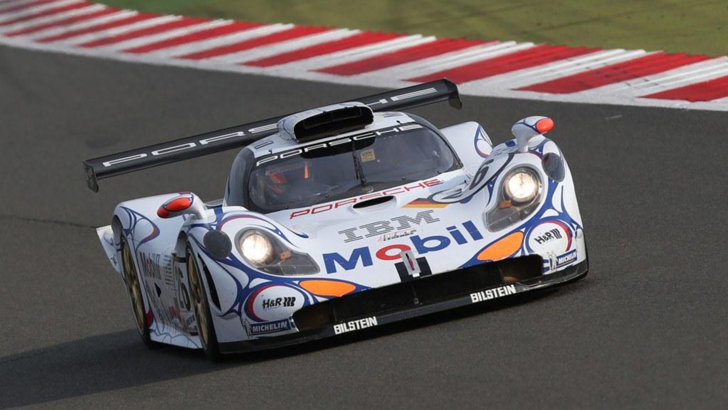 Le Mans-winning 911 GT1 ’98 in action - Porsche Newsroom