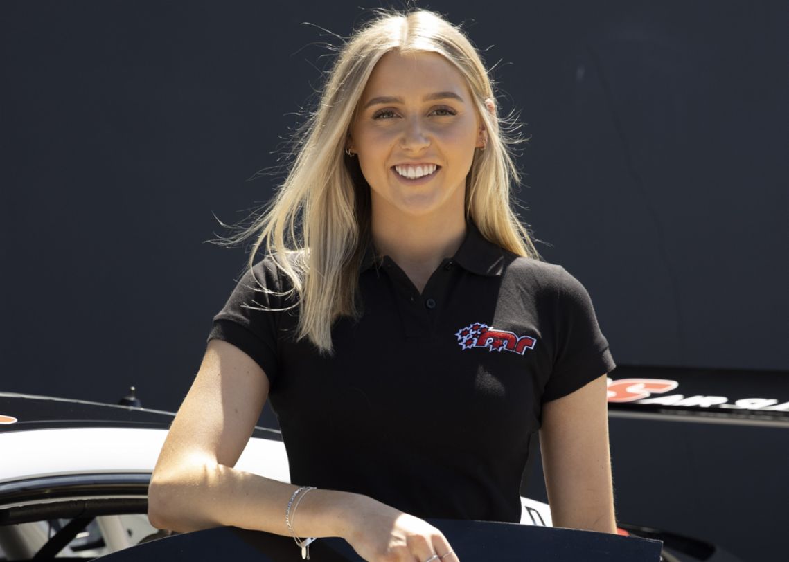 Madeline Stewart to drive McElrea Racing Porsche at The Bend - Porsche ...